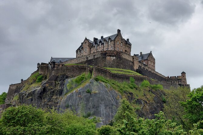Private Discovery Tour: Edinburgh Strange & Secret History EN/FR