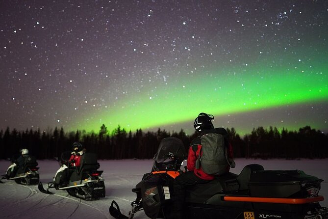 Northern Lights Snowmobile Hunt