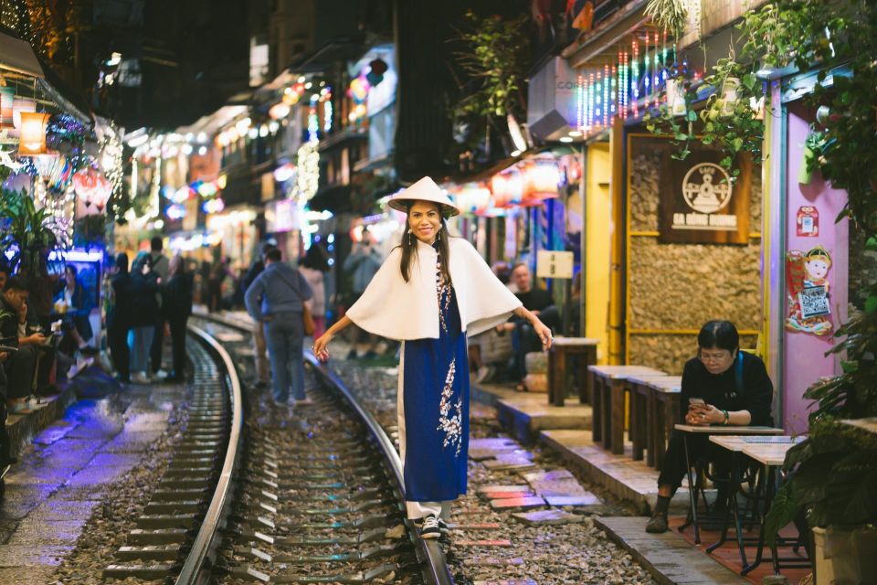 Hanoi's Night Photoshoot With A Local Photographer