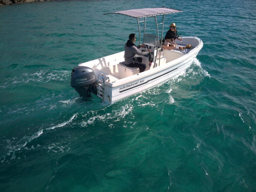 RENT A 5M POLYESTERIC BOAT WITH LICENSE