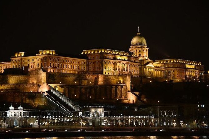 Hungarian History Walking Tour With Food Tasting