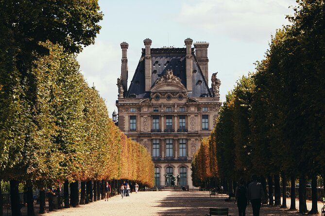 2-Hour Walking Tour Of The Historic Center Of Paris