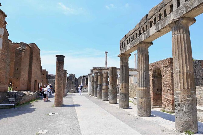 Exploring the Ruins of Pompeii: An Unforgettable Adventure