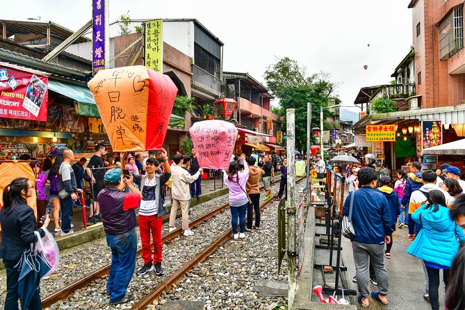 Private Tour Jingtong Station,Pingxi Old Street,Jiufen Old Street