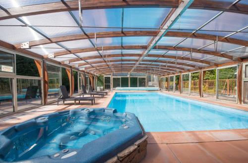 Logis Hotel-Restaurant Spa Le Lac Review